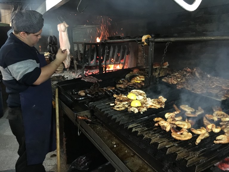 The Asado Palace of Liniers: El Ferroviario - Pick Up The Fork